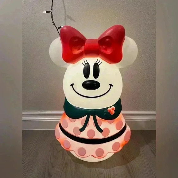 Disney | Holiday | Disney Magic Holiday Minnie Mouse Lighted Yard Decor ...
